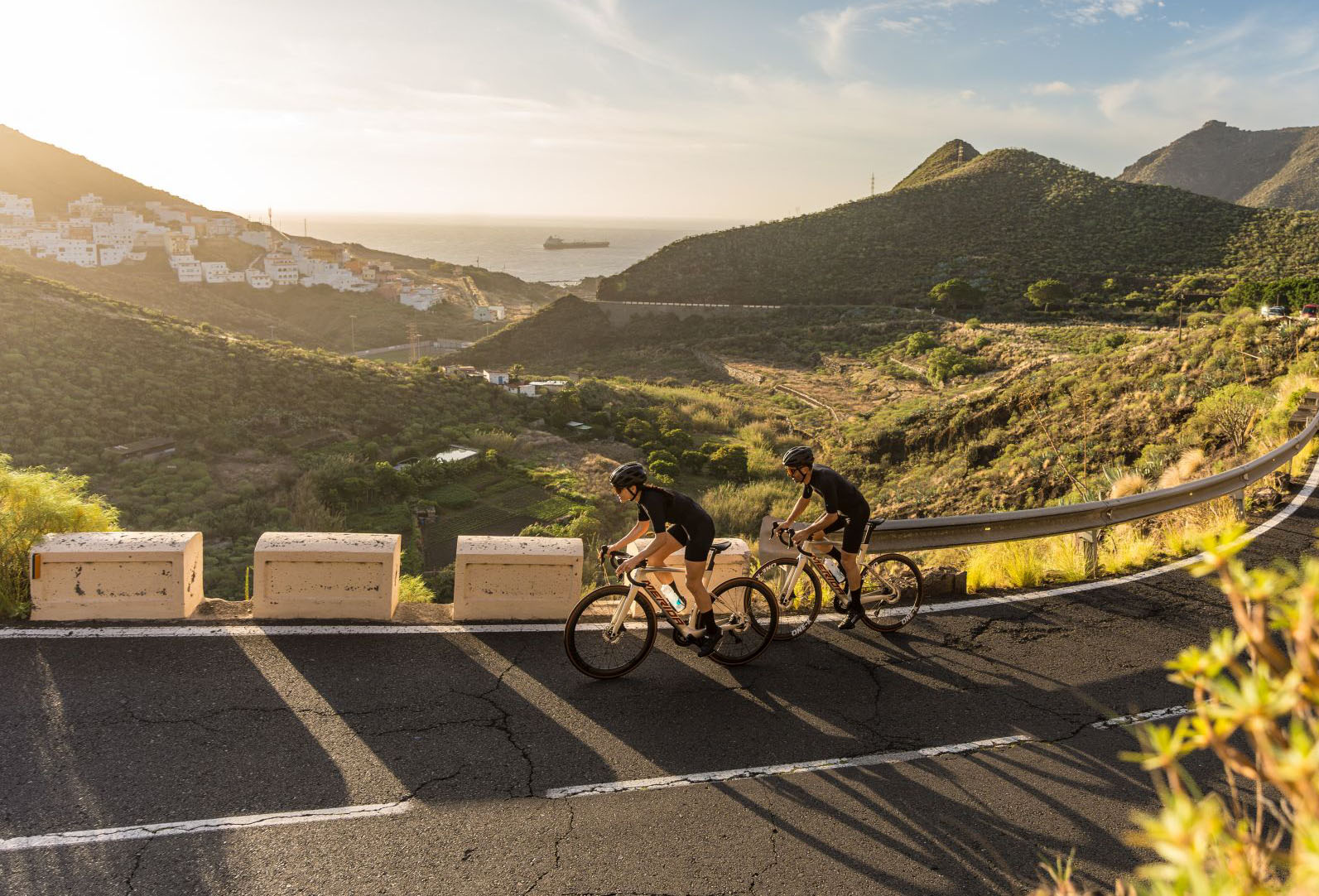 ONE-K | Ultra-lightweight carbon wheels for road bikes and gravel bikes.