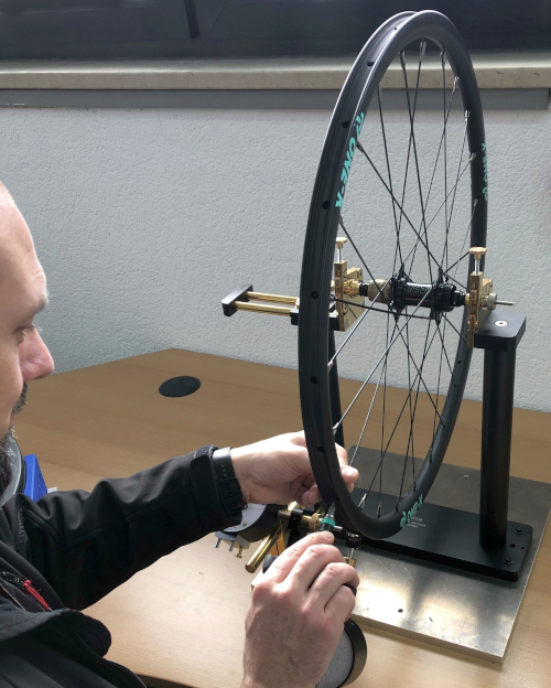 ONE-K | Ultra-lightweight carbon wheels for road bikes and gravel bikes.